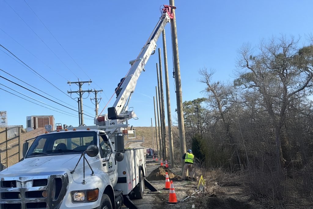 Pole Line Construction & Maintenance - Bowe & Gant Electrical Services ...